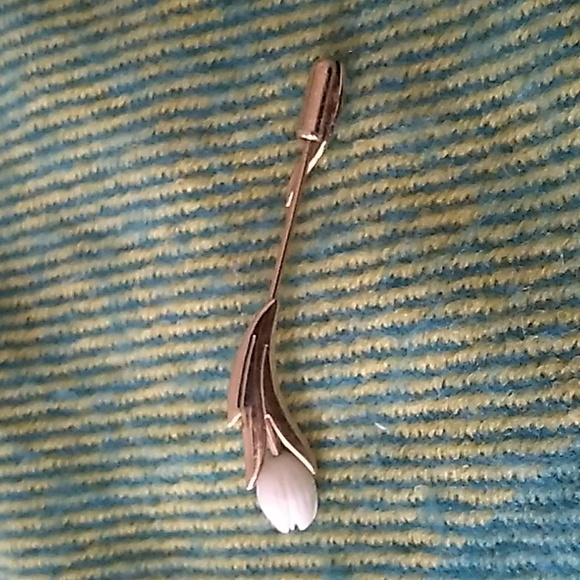Avon | Jewelry | Vintage Avon Carved Celluloid Tulip Flower Gold Tone ...